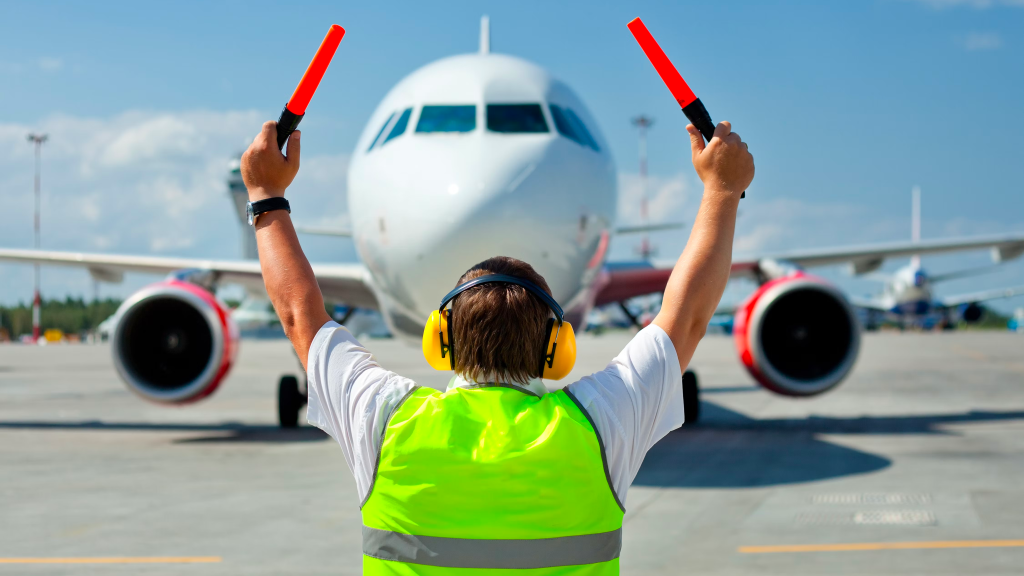 5 Key Aircraft Marshalling Signals That Keep Aircraft & Workers Safe ...