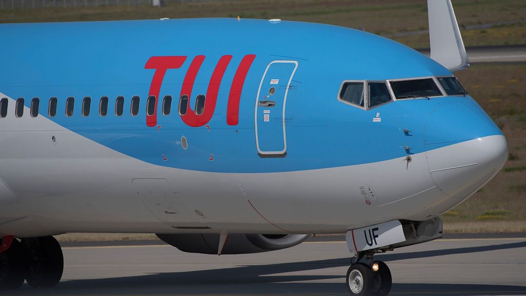 TUI Boeing 737 Runway Excursion Closes Leeds Bradford Airport Runway ...